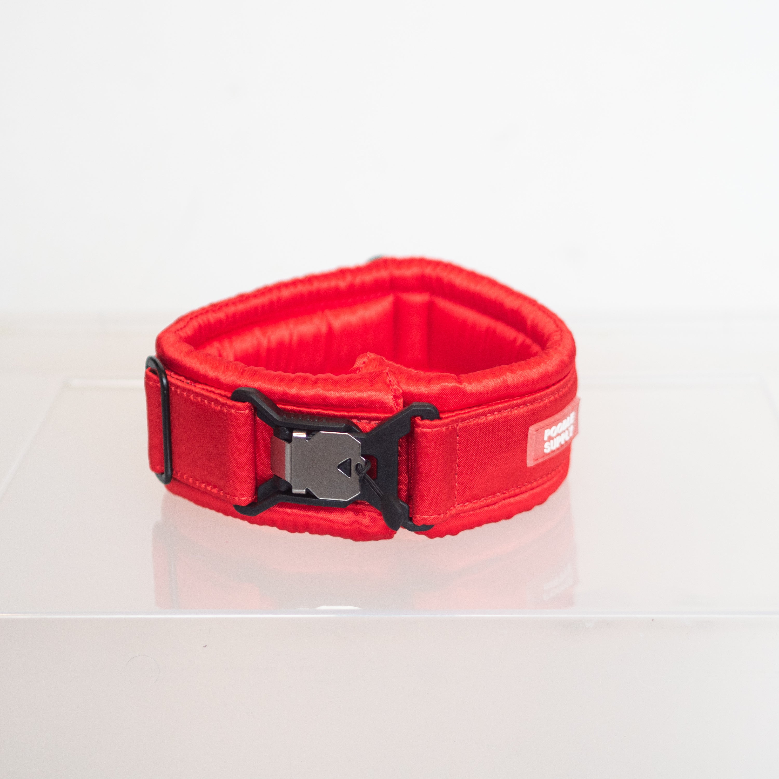 Fluffy Magnetic Collar Full Bright Red 39.5-43 cm / 8 cm – Poodle Supply
